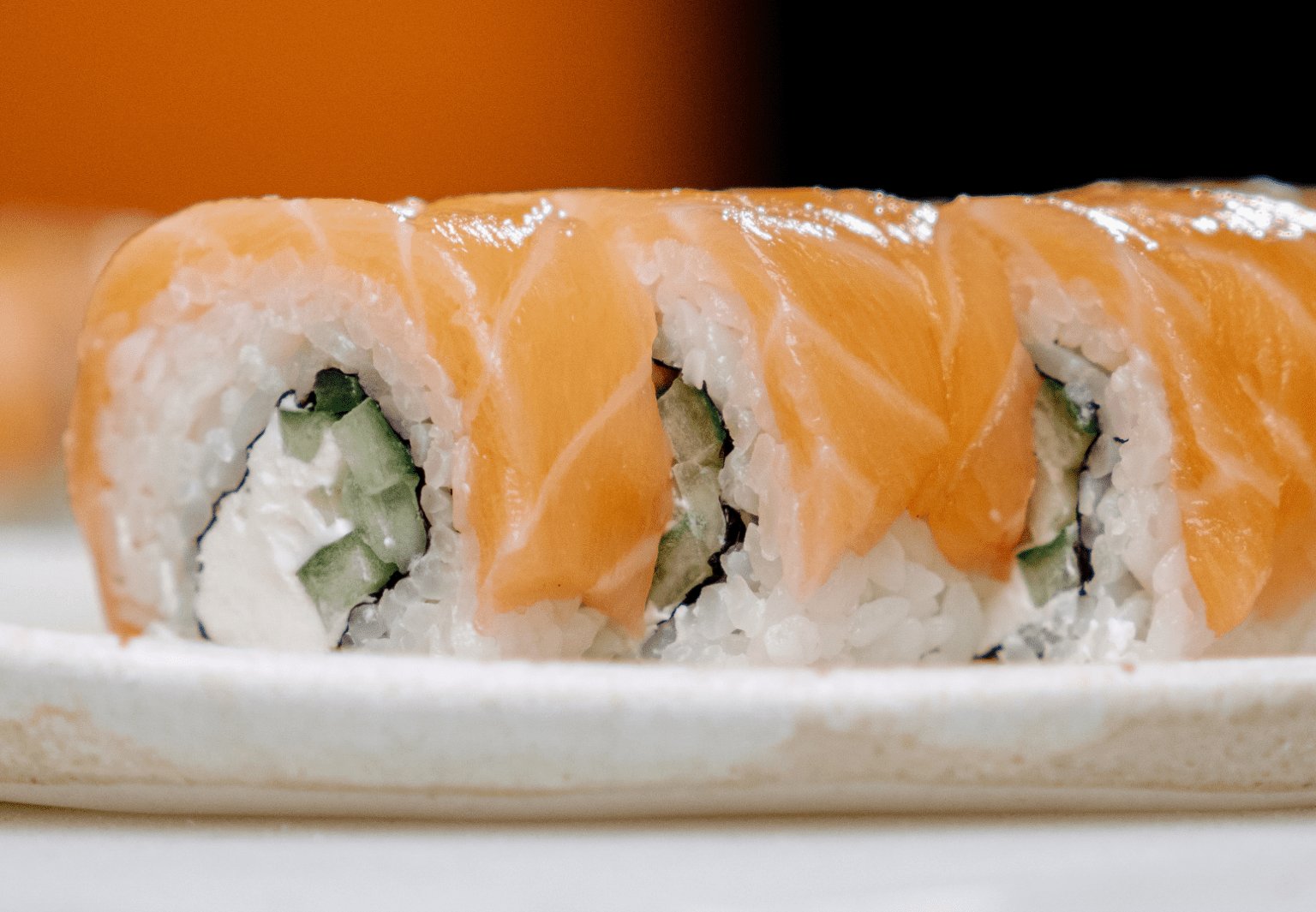 Cómo Hacer Uramaki De Salmón: Una Receta Fácil Y Deliciosa | Sushi Adictos